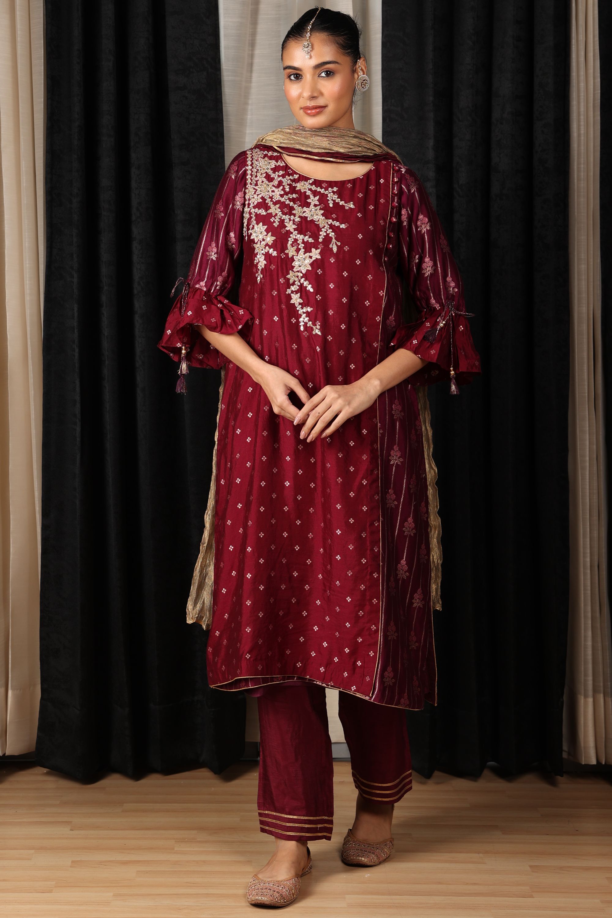 Maroon Embroidered Kurta Set – Gyans